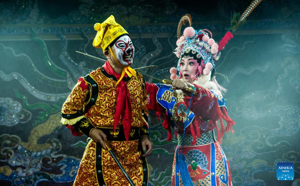 Chinese opera performed in central Vietnam-Xinhua