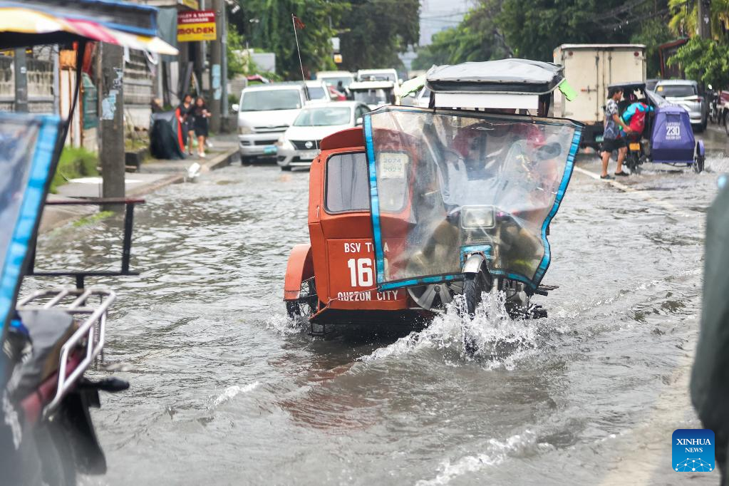 Severe tropical storm Wipha blows away from Philippines-Xinhua