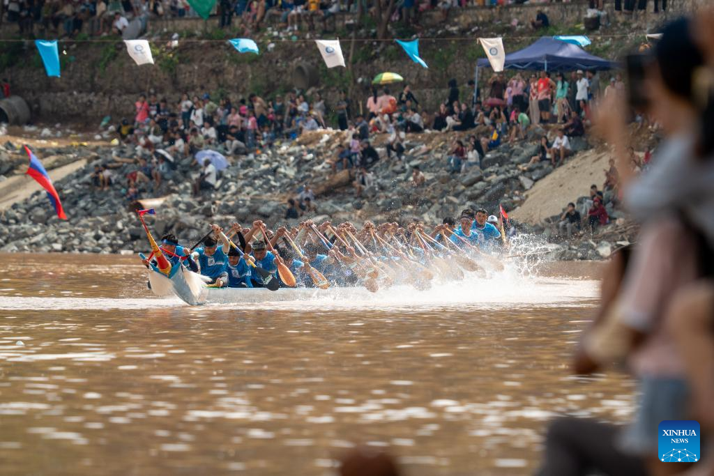 Dragon boat racing festival held in Luang Prabang, Laos-Xinhua
