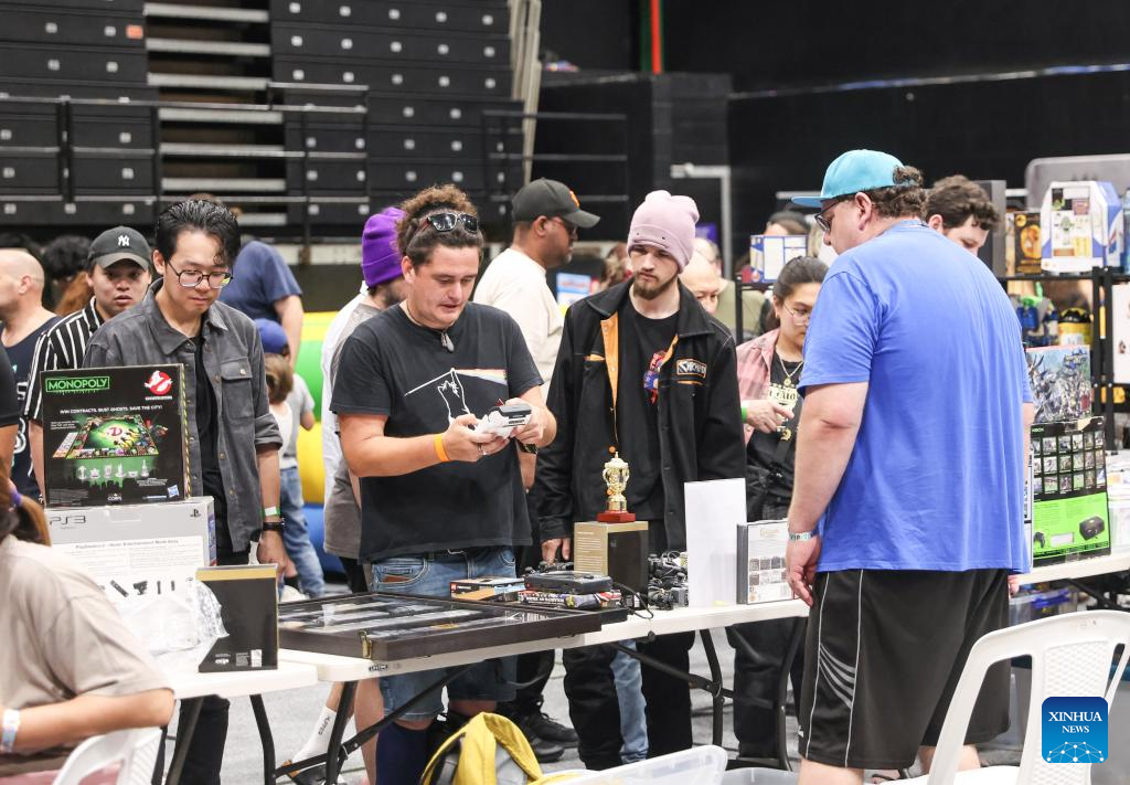 People attend retro-themed fair in Auckland, New Zealand-Xinhua