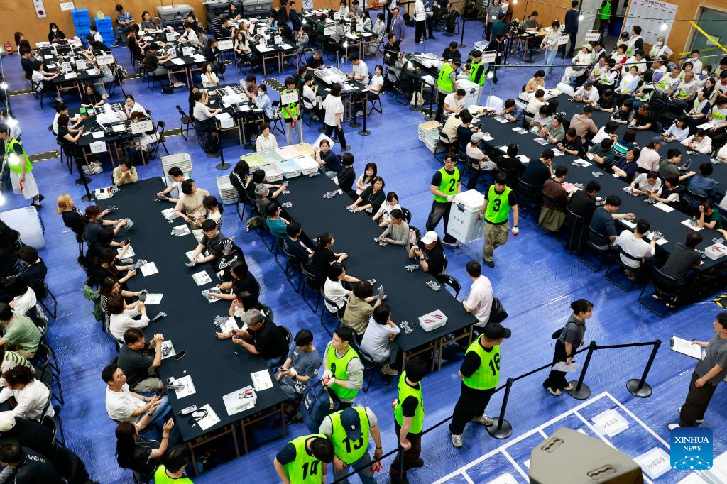 S. Korea's ruling party leading local elections: joint exit poll-Xinhua