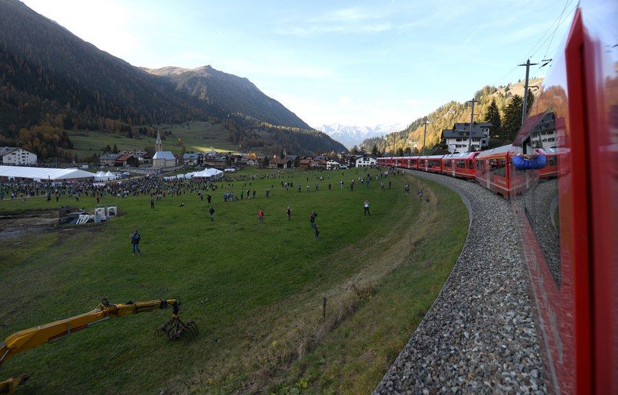 Swiss railway company claims record for world's longest passenger train -Xinhua