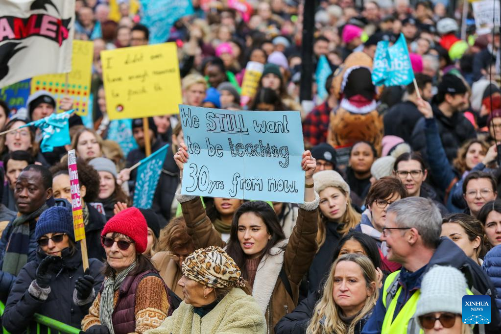 Half a million British workers strike over pay-Xinhua