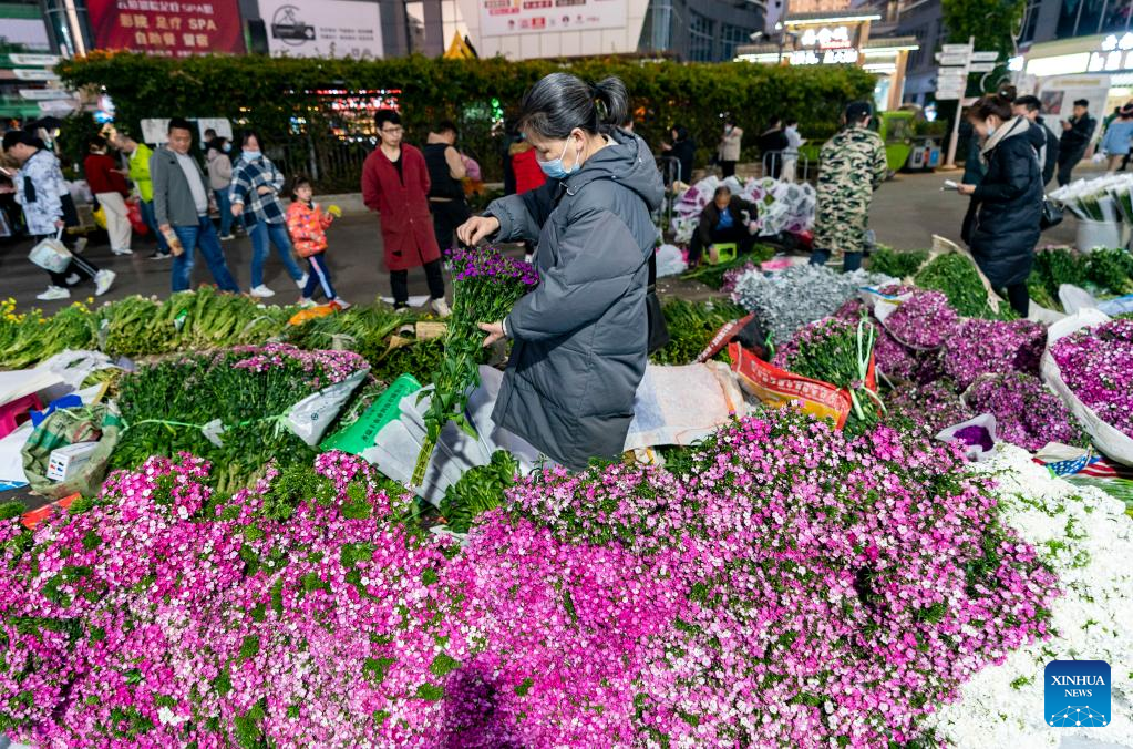 Kunming Dounan Flower Market, largest fresh cut flower trading market ...