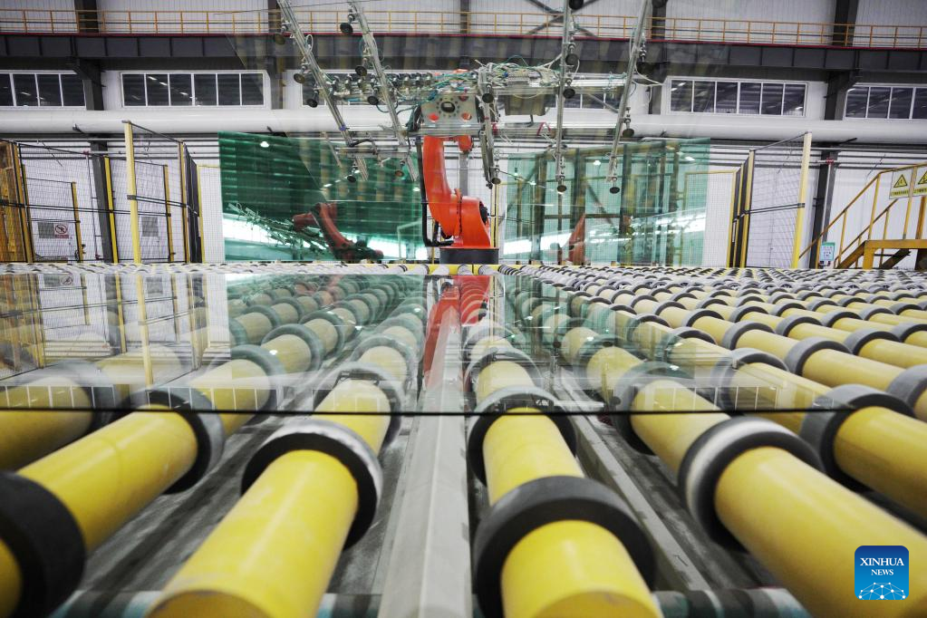 In pics: glass production in Jiamusi, NE China-Xinhua