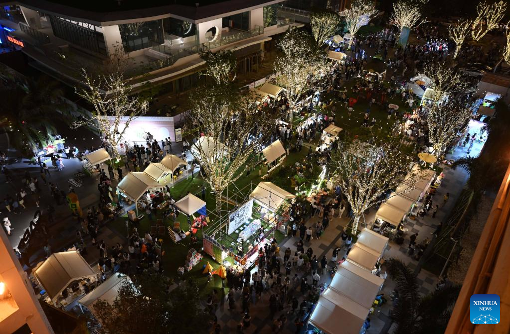 S China's Haikou makes efforts to build“street market economy”-Xinhua