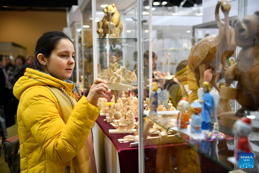 Folk arts and crafts fair held in Moscow, Russia-Xinhua