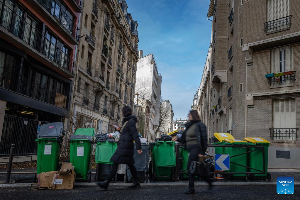 Garbage piles up on streets after demonstration in Paris, France-Xinhua