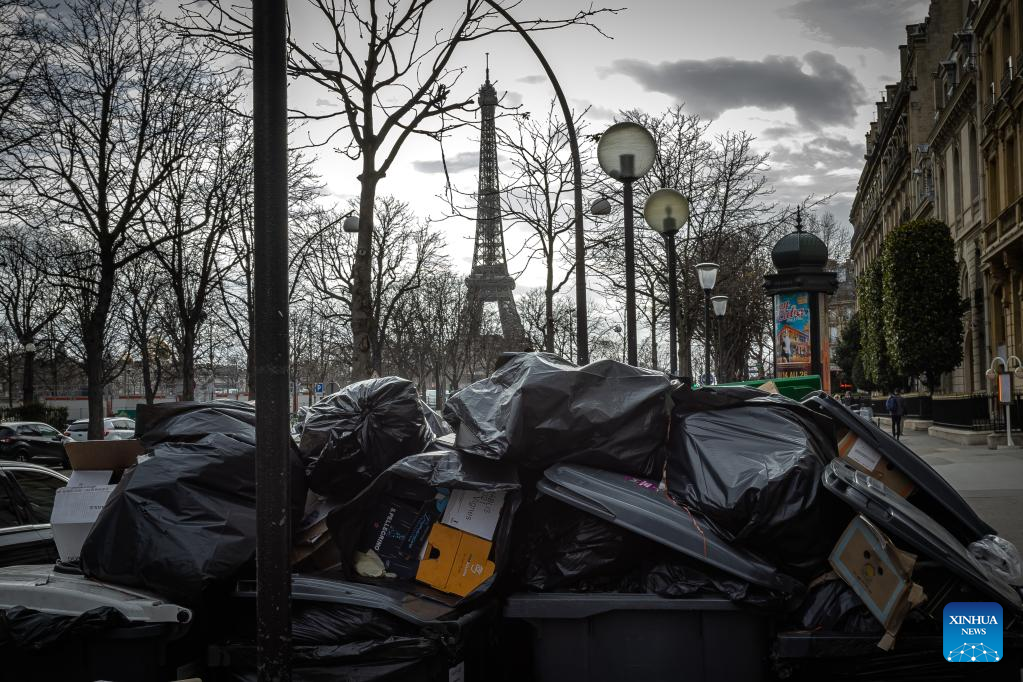 Garbage piles up on streets after demonstration in Paris, France-Xinhua
