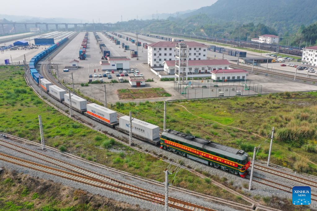 New railway-highway combined transport route opens via land-sea trade ...