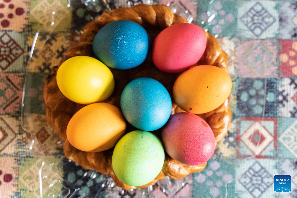 People prepare foods for Orthodox Easter in Russia-Xinhua