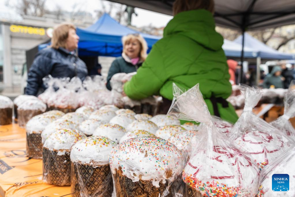People prepare foods for Orthodox Easter in Russia-Xinhua