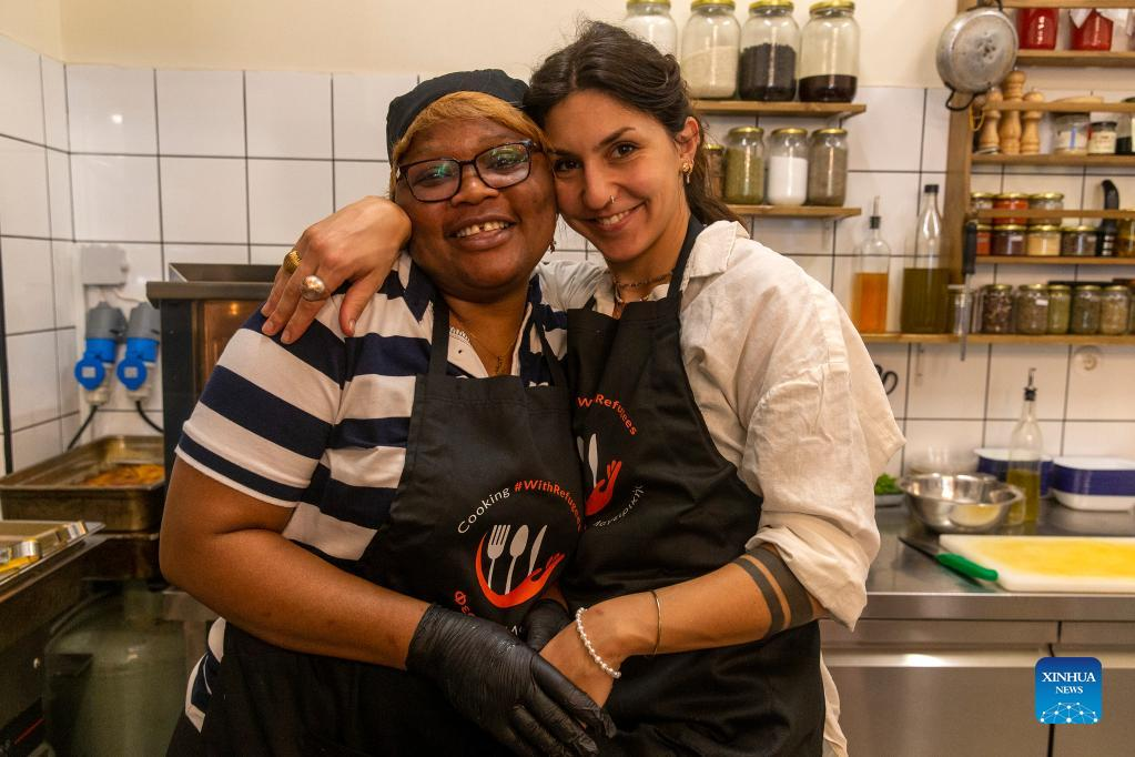 Feature: Chefs team up in Athens restaurants to mark World Refugee Day ...