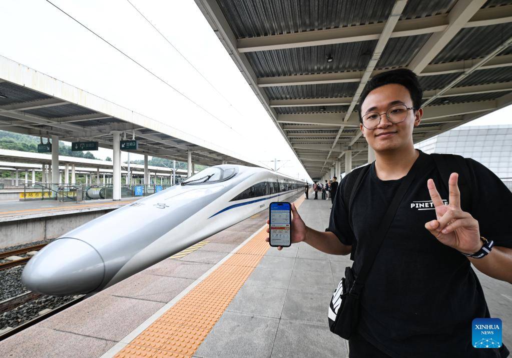 New high-speed railway connects Hong Kong, Chengdu-Xinhua