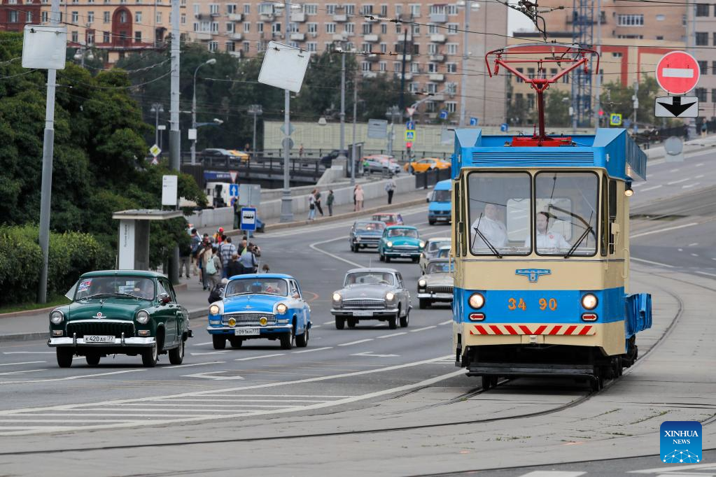 Parade of retro vehicles held in Moscow, Russia-Xinhua