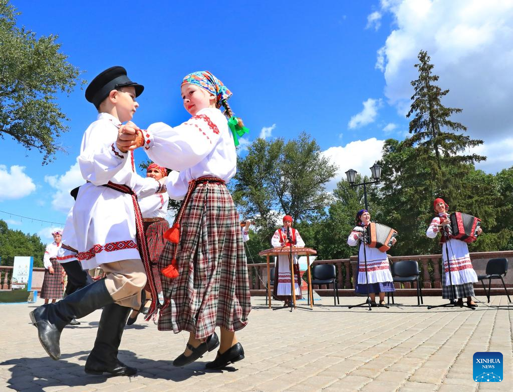 Folk dance competition held during Slavianski Bazaar in Belarus-Xinhua