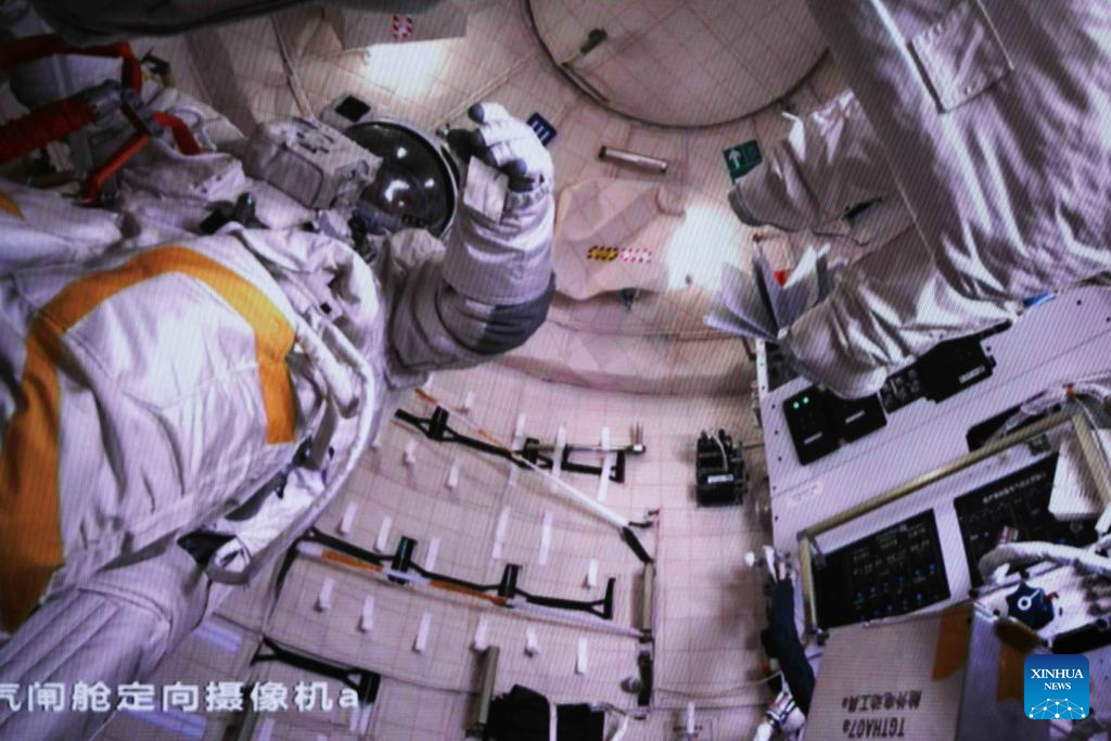 Shenzhou-16 crew completes first spacewalk-Xinhua