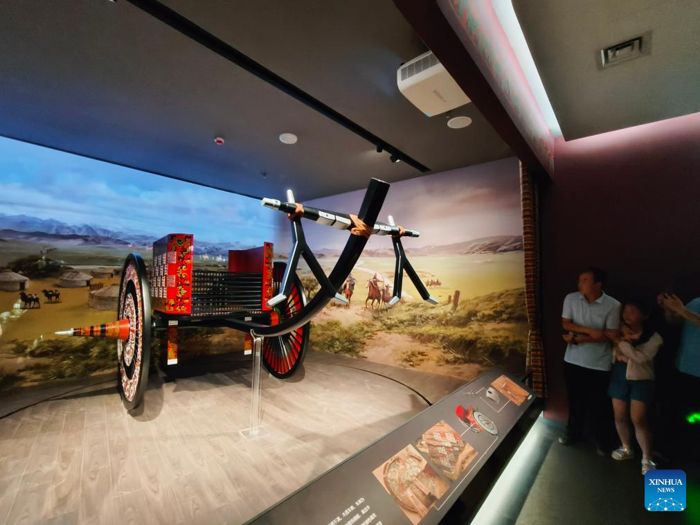 22 replicas of 2,000-year-old chariots on display in China-Xinhua
