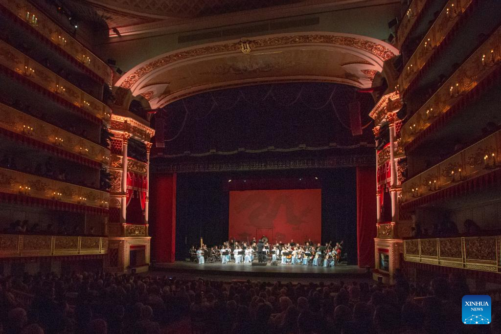 Russian audience applaud Chinese folk music shows-Xinhua