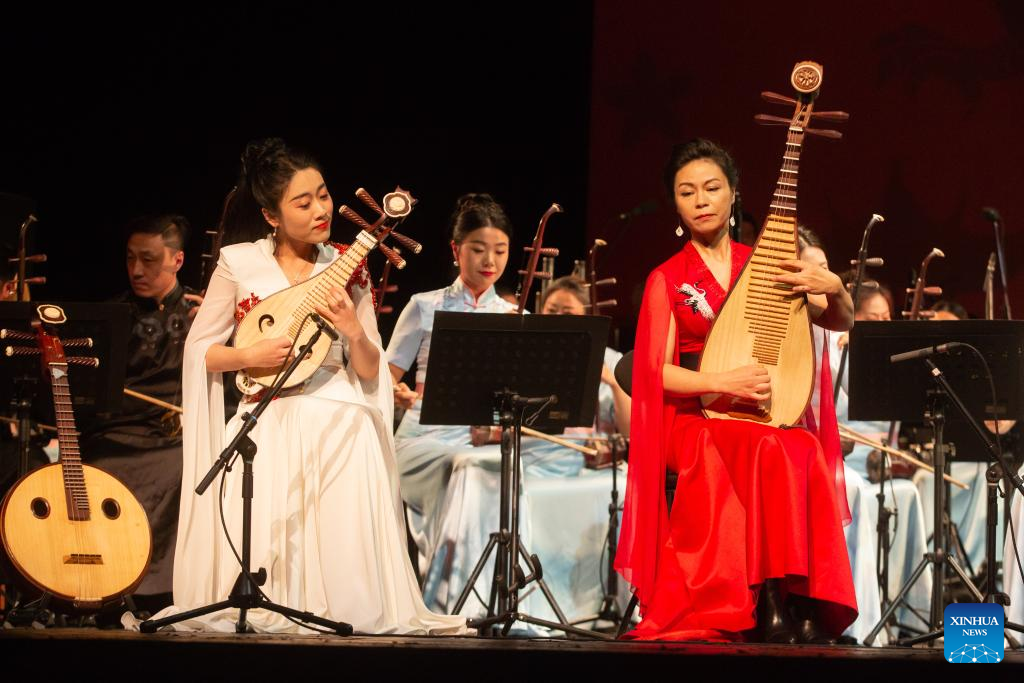 Russian audience applaud Chinese folk music shows-Xinhua