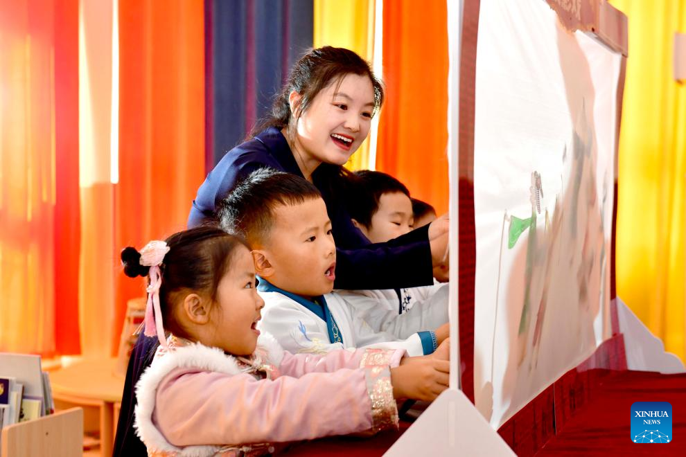 Kindergarten in E China sets up workshops for children to learn about ...