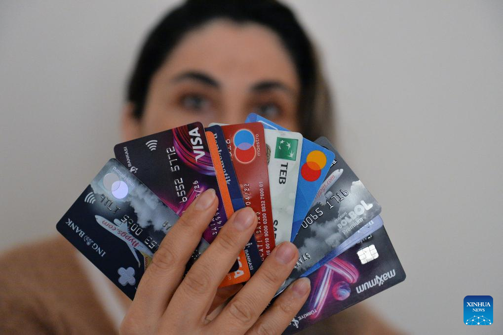 Feature: Possible credit card restriction worries Turks mired in cost ...