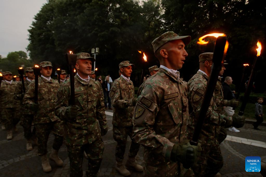 Soldiers celebrate upcoming Romanian Land Forces Day-Xinhua