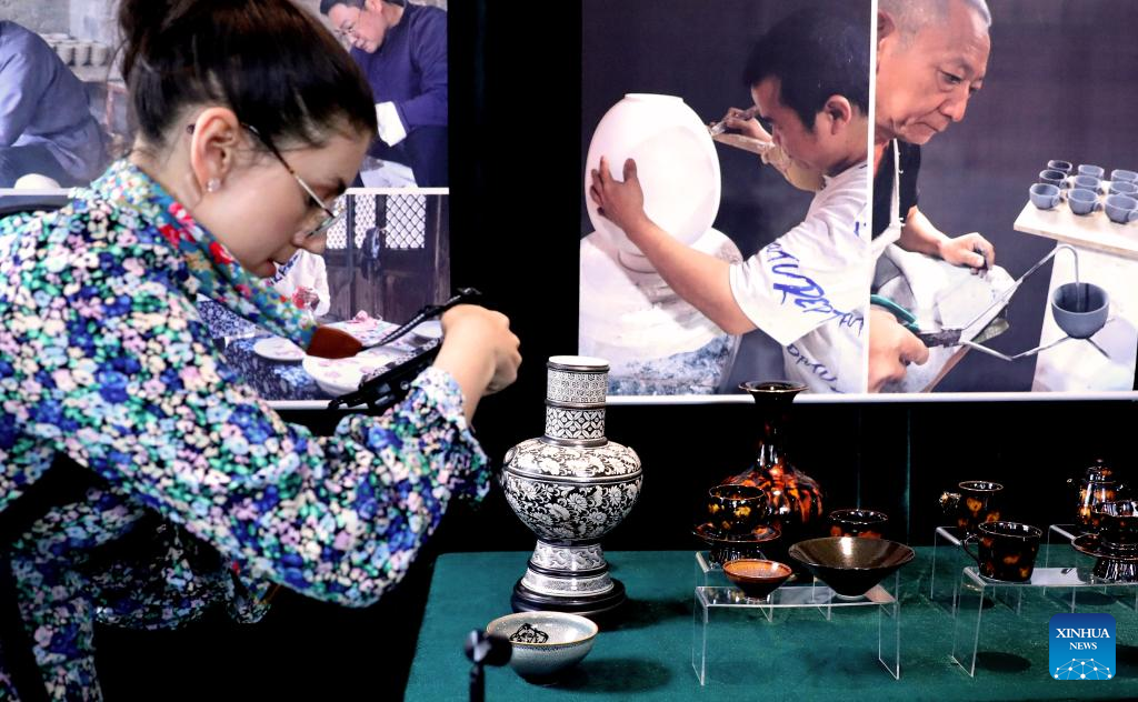 Feature: London Craft Week kicks off with Chinese craftsmanship under ...