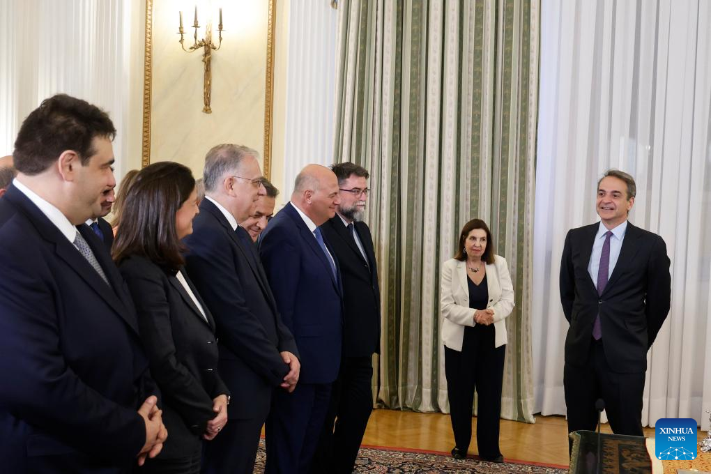 Greek PM reshuffles cabinet-Xinhua