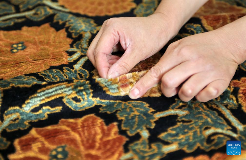 Palace carpet inheritor studio in China's Beijing-Xinhua