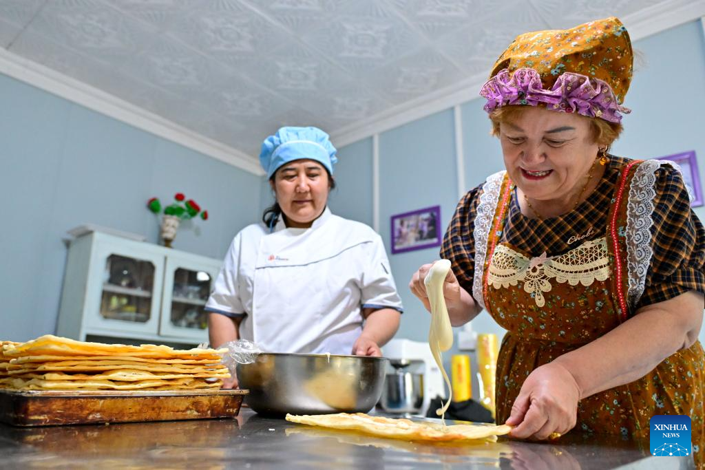 Couple in Xinjiang committed to inheritance and promotion of Tatar ...