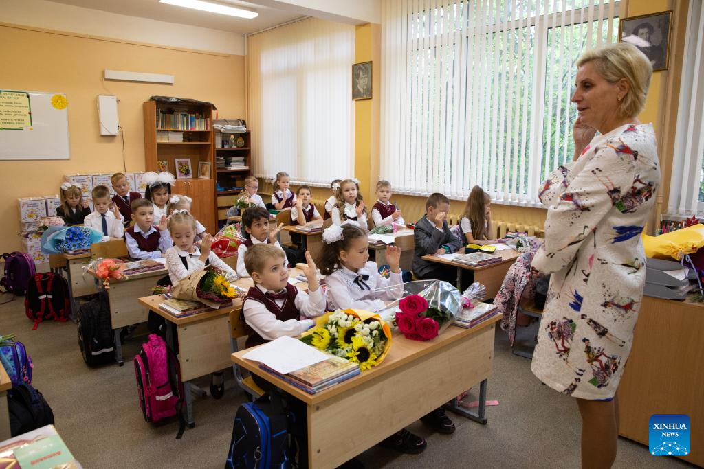 Middle, primary schools in Russia start new semesters-Xinhua