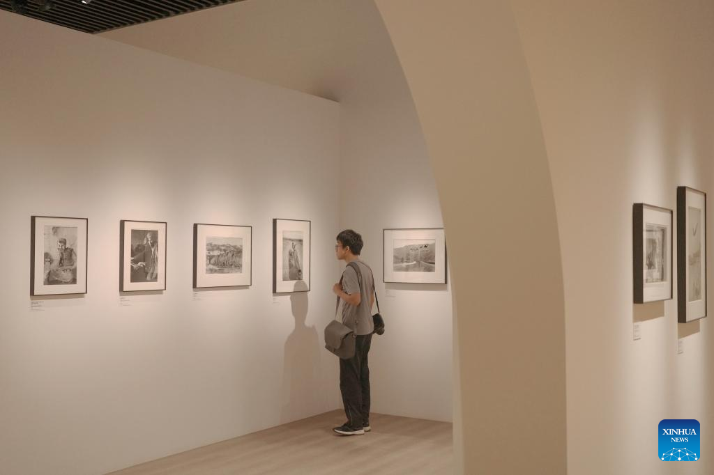 Works of French photographer Marc Riboud on display in central China-Xinhua
