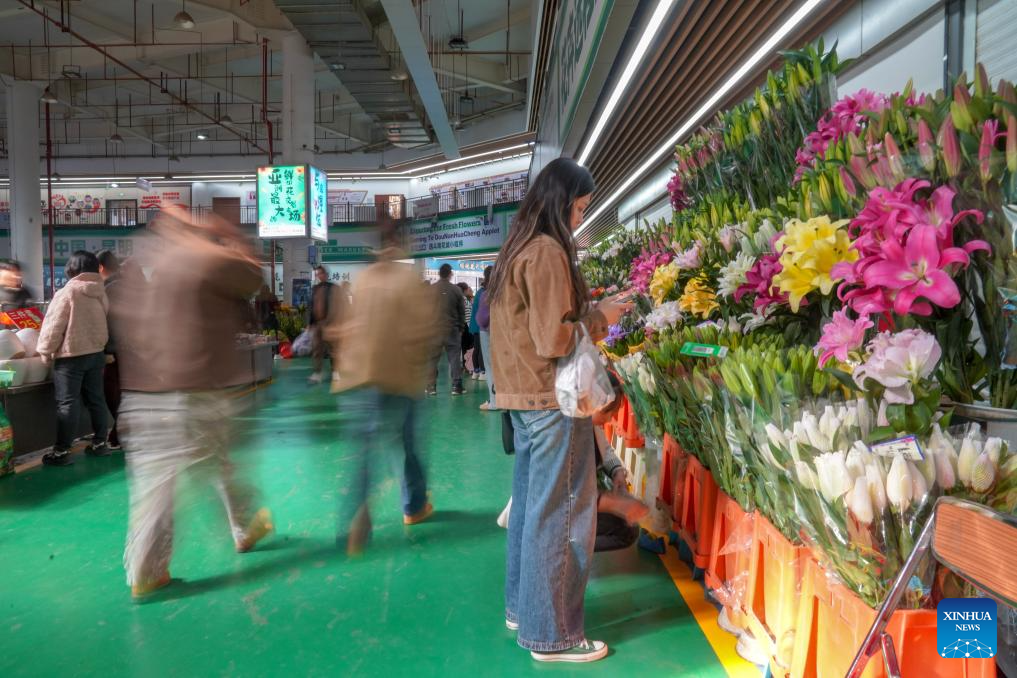 Flower markets in China's Yunnan start annual peak season-Xinhua