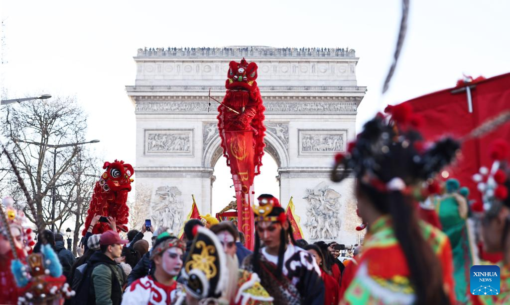 People celebrate Spring Festival in Paris-Xinhua