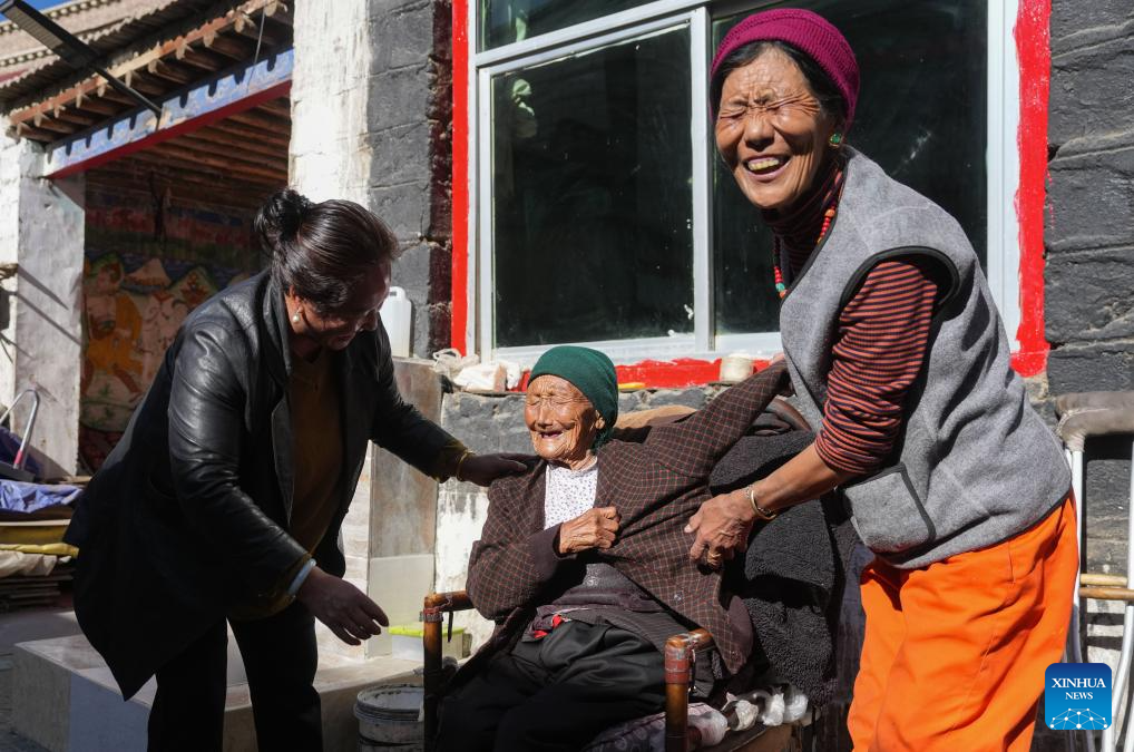 Pic story: former serf enjoys happy life in China's Xizang-Xinhua