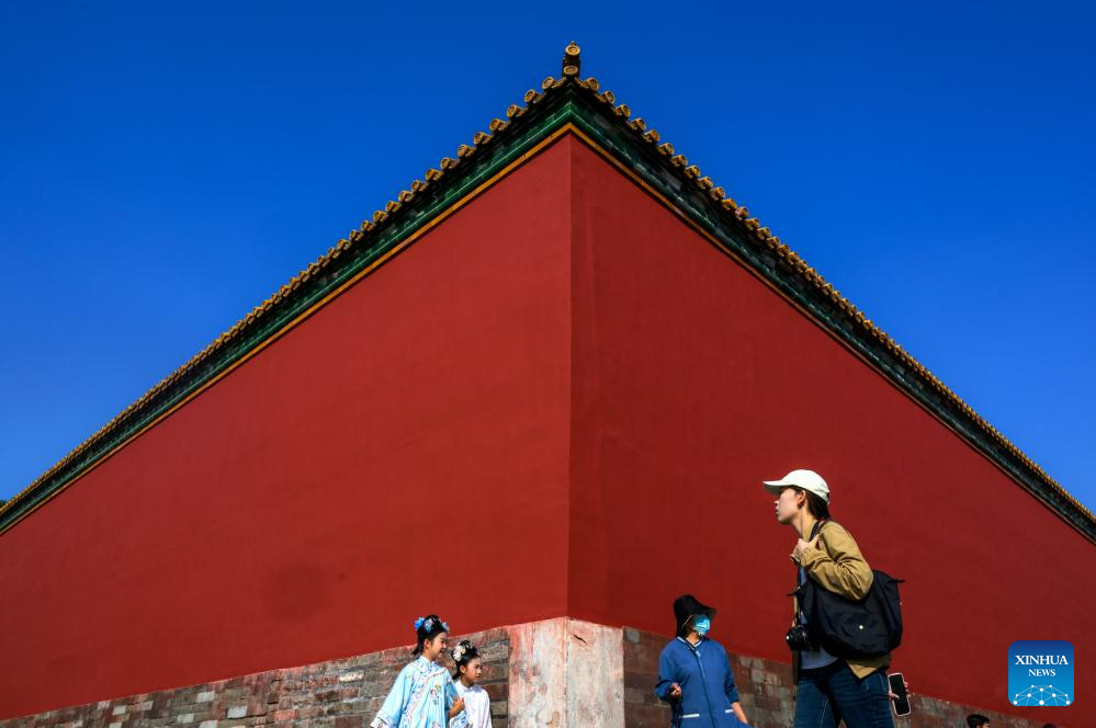 Tourists visit Palace Museum in Beijing as it marks 100th anniv.-Xinhua