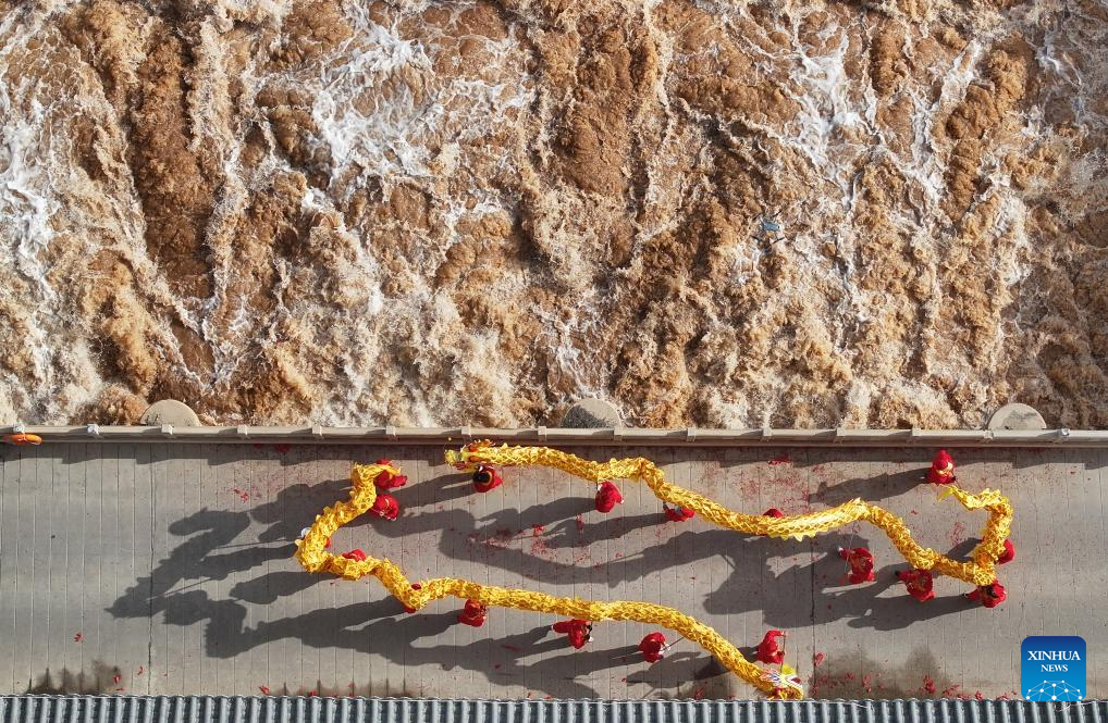 In pics: opened sluice gate diverting water from Yellow River for ...