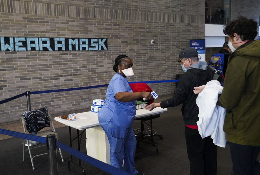 U.S. CDC shortens isolation time for COVID-infected health workers-Xinhua