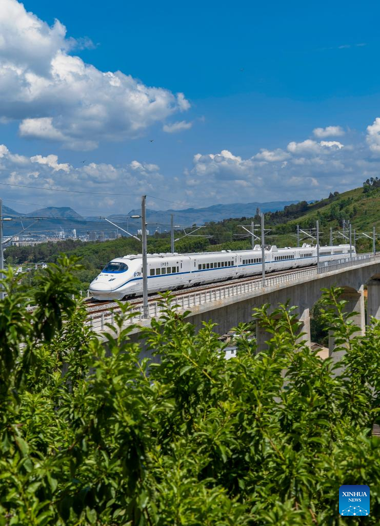 Mile-Mengzi high-speed railway in SW China's Yunnan starts test run-Xinhua