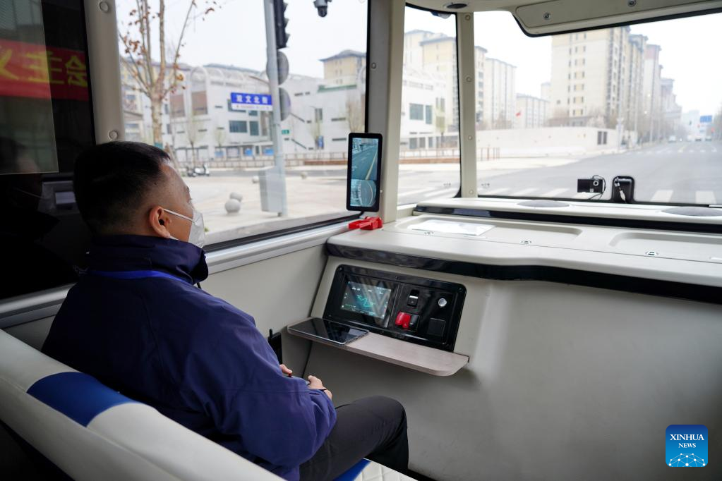 Intelligent connected bus in trial operation in Xiong'an New Area, N ...