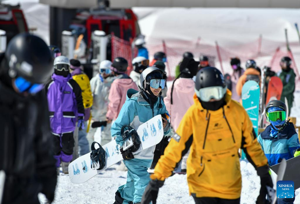 Int'l ski resort attracts snow lovers from all over world in Koktokay ...