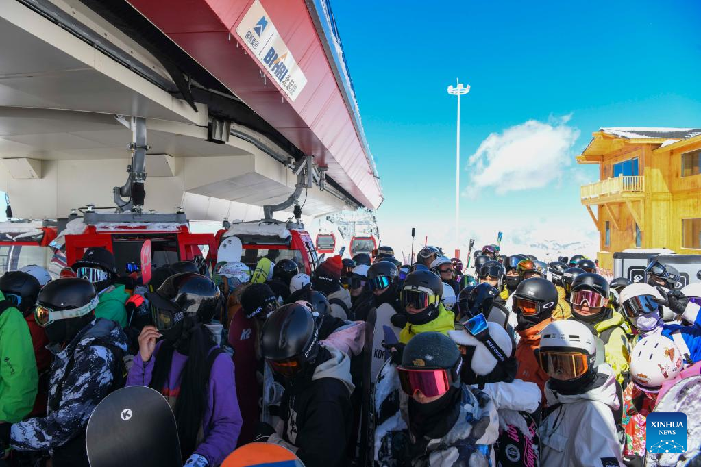 Int'l ski resort attracts snow lovers from all over world in Koktokay ...