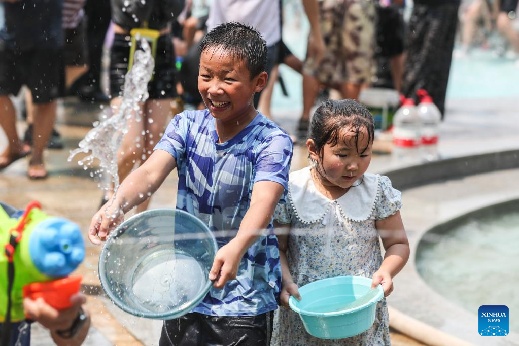 Dai people in China's Yunnan splash water to embrace their new year-Xinhua