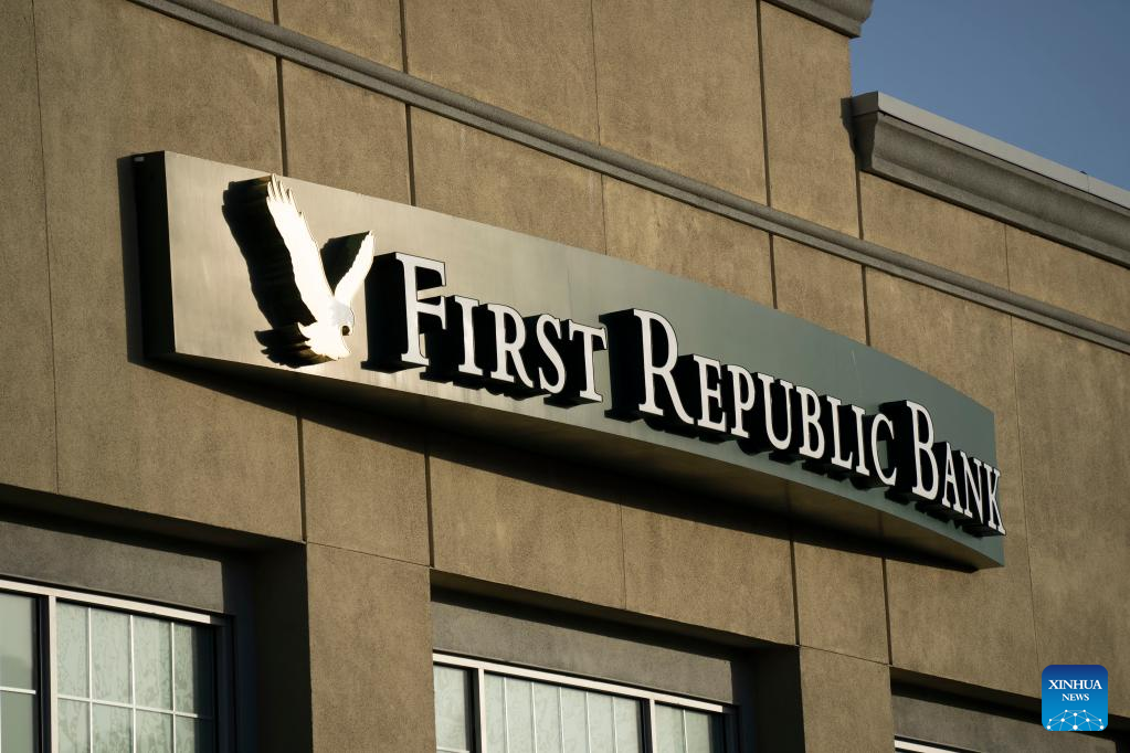 U.S. First Republic Bank reports poor Q1 results amid deposit outflows ...