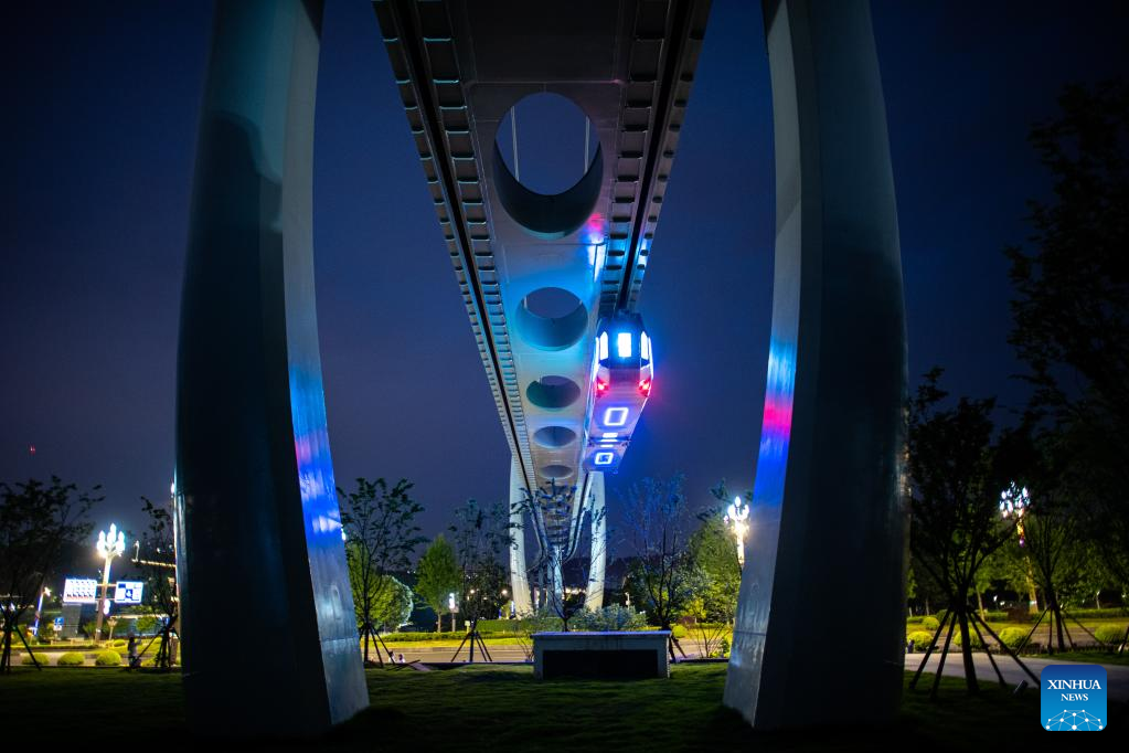Suspension monorail line undergoes running test in Wuhan, C China-Xinhua