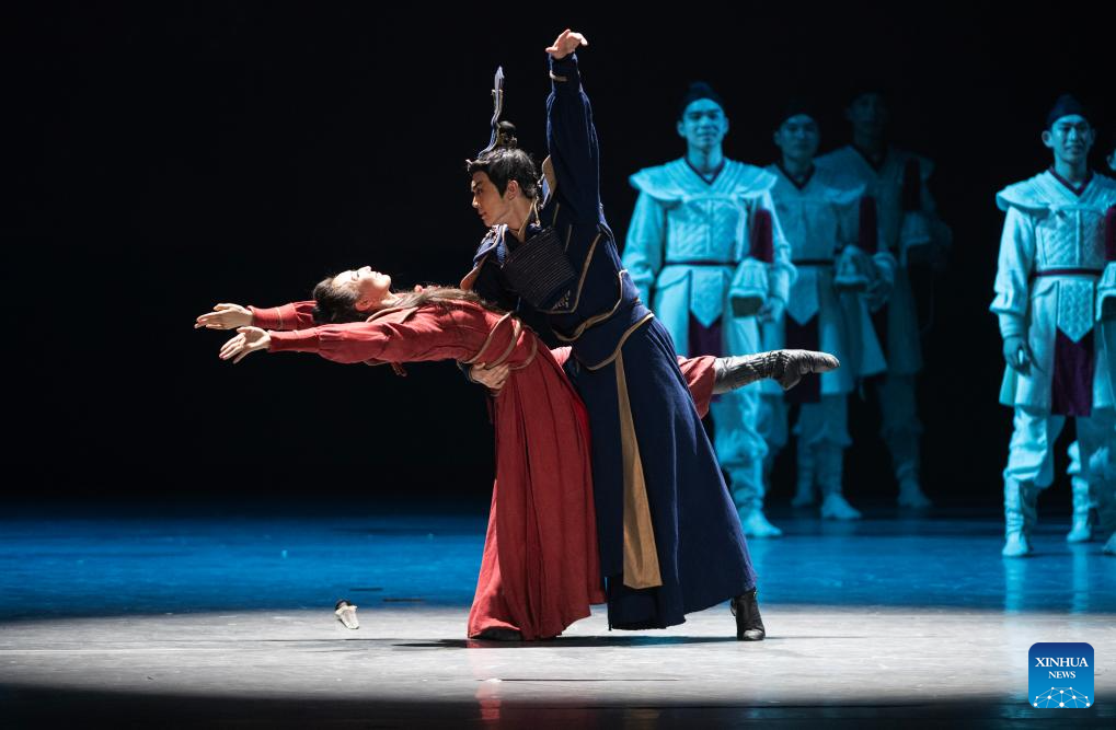 Chinese dance drama "Mulan" staged at Kennedy Center in Washington-Xinhua