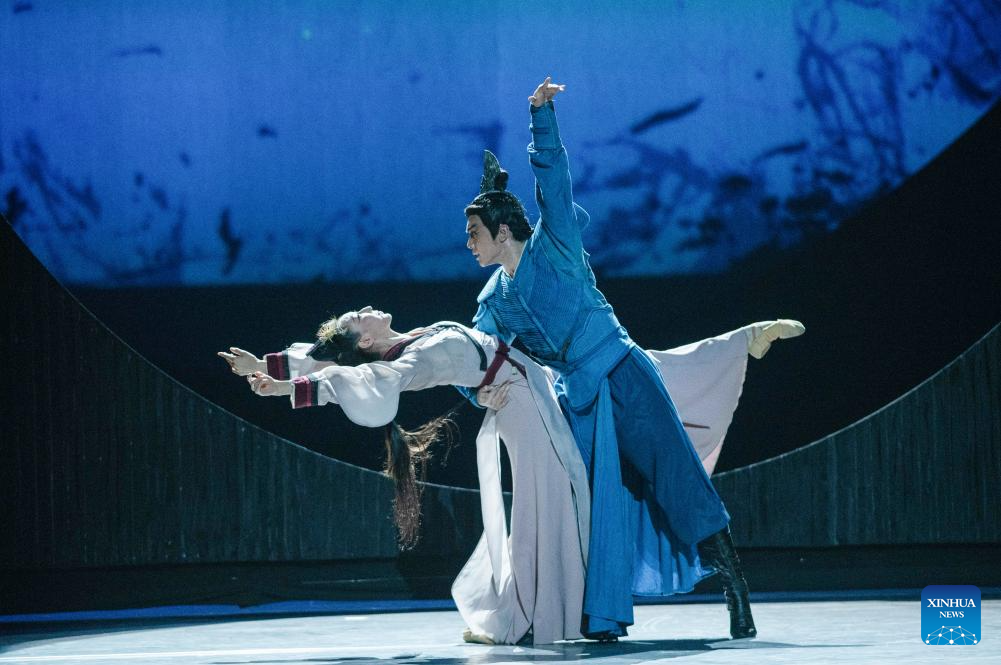 Chinese dance drama "Mulan" staged at Kennedy Center in Washington-Xinhua