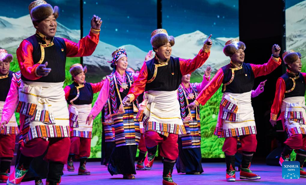 Art show held to celebrate Chongyang Festival in Lhasa, Tibet -Xinhua