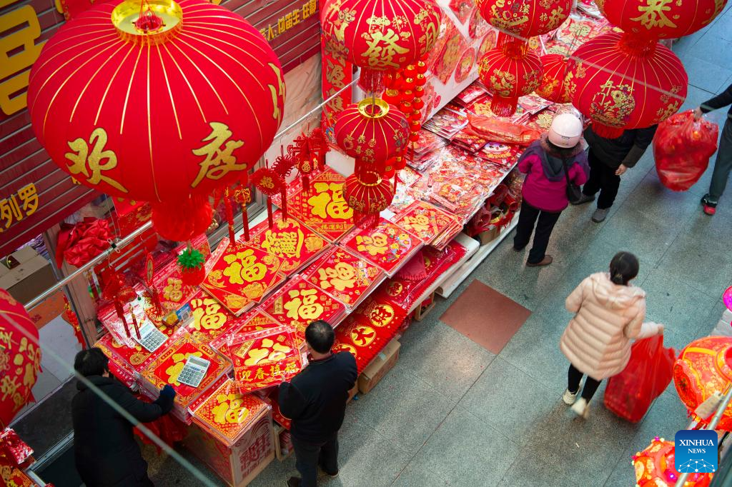 People prepare for Spring Festival across China-Xinhua